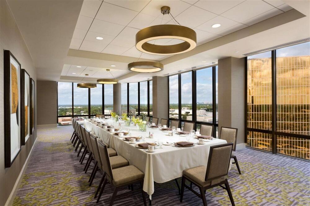 DoubleTree by Hilton Hotel Dallas Campbell Centre, Dallas - Central de ...