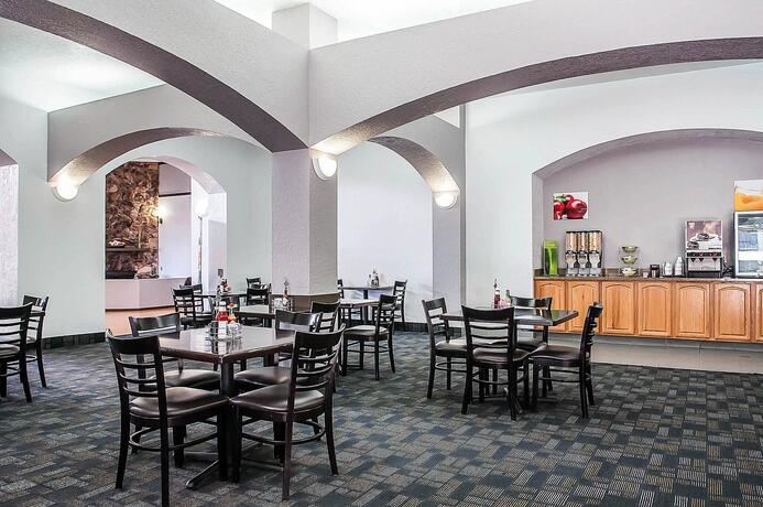 Hotel Quality Inn & Suites Albuquerque (ex Clarion), Alburquerque ...