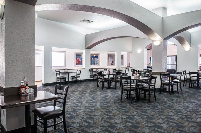Hotel Quality Inn & Suites Albuquerque (ex Clarion), Alburquerque ...