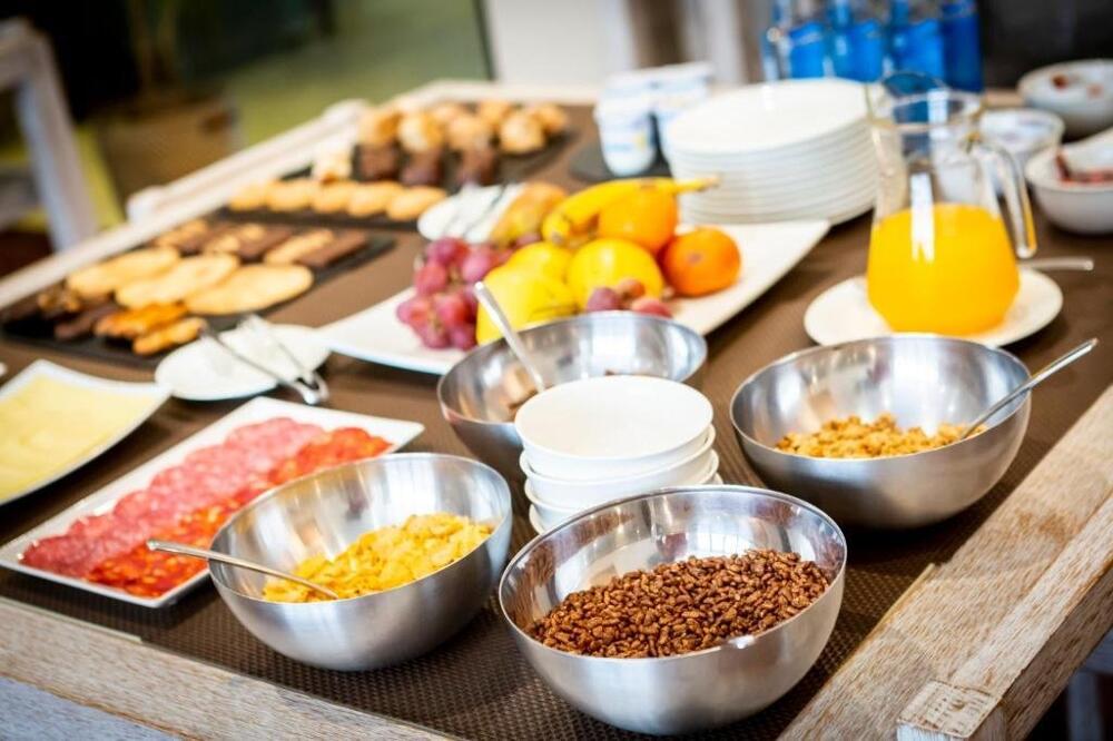 Hotel Altora, Tomelloso. Desde 75€ - Central de Reservas