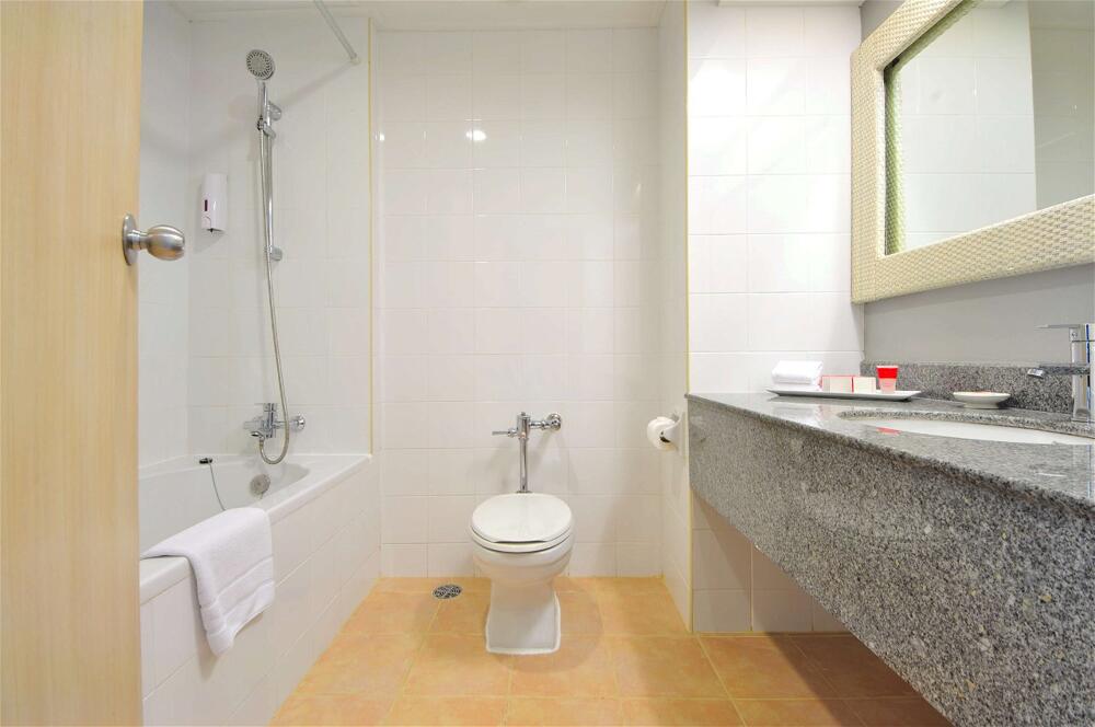 Hotel Ramada by Wyndham Phuket Southsea, Karon playa - Central de Reservas