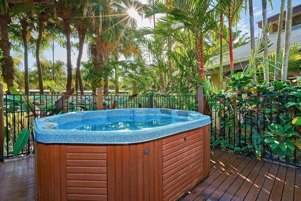 Trinity Beach Club Holiday Apartments, Trinity Beach ...