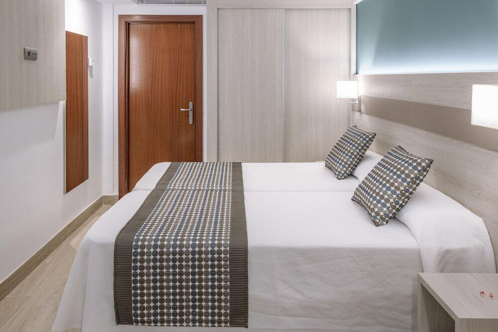 Hotel 4R Miramar Calafell, Calafell. Desde 65€ - Central de Reservas