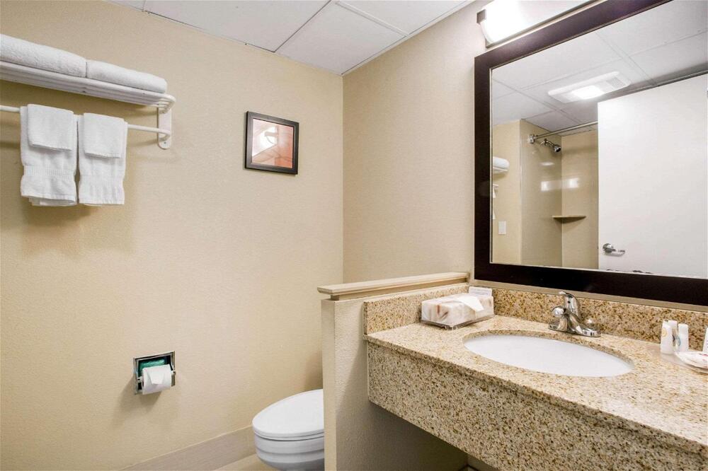 Hotel Comfort Inn Edgewater on Hudson River, Edgewater ...