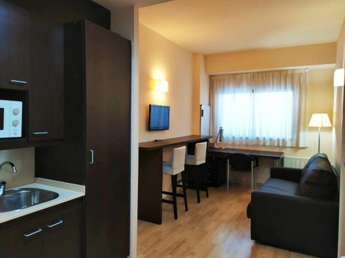 Residencia Universitaria Erasmo, Madrid. Desde 60€ - Central de Reservas