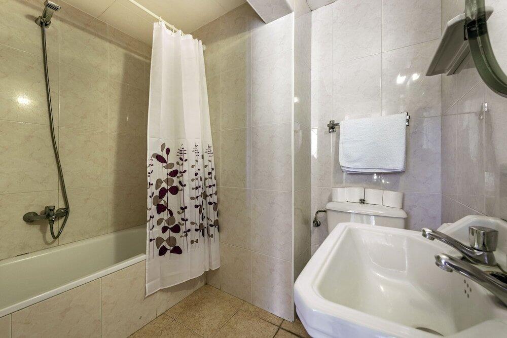 Hotel Mar i Sol, Calella. Desde 35.59€ - Centraldereservas.com