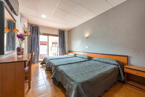 Hotel Mar i Sol, Calella. Desde 35.59€ - Centraldereservas.com