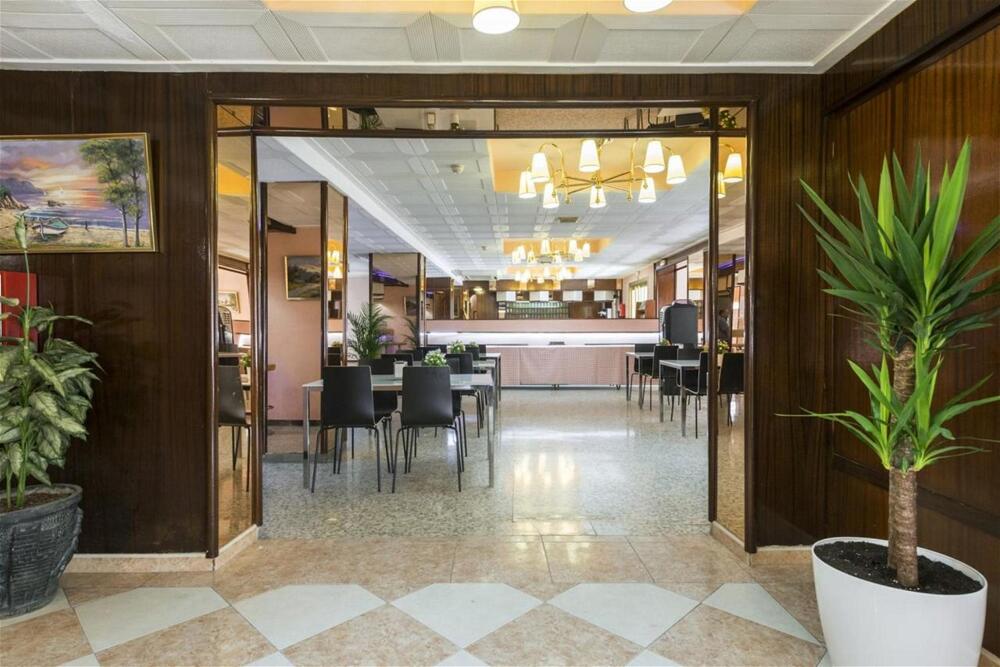 Hotel Mar i Sol, Calella. Desde 41.71€ - Central de Reservas