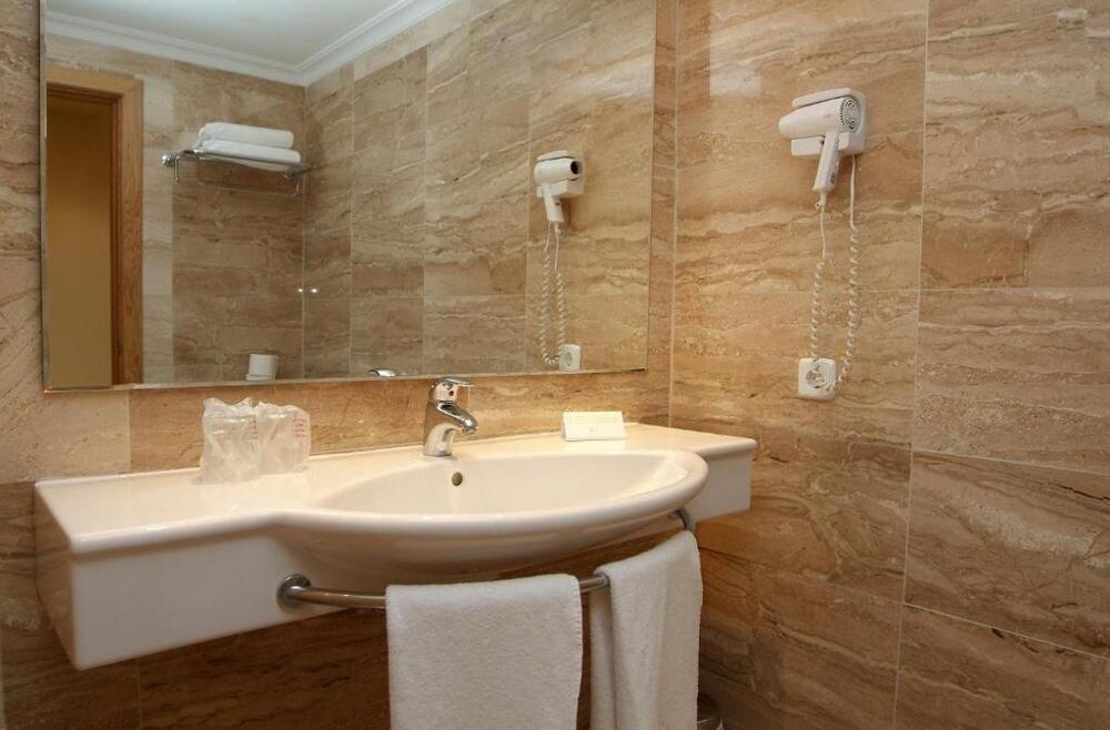 Hotel Grupotel Montecarlo, Can Picafort. Desde 82.6 ...