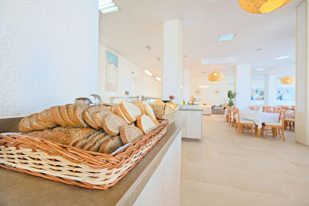 azuLine Hoteles Mar Amantis & II, San Antonio Abad. Desde 99.18 ...