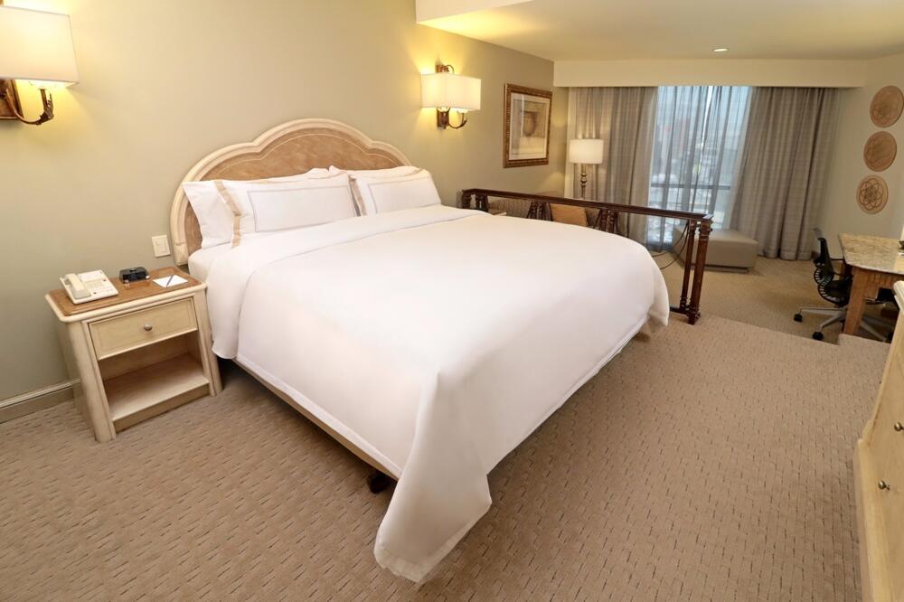 Hotel MS Milenium Monterrey Curio Collection by Hilton, Monterrey ...