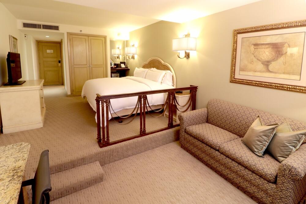 Hotel MS Milenium Monterrey Curio Collection by Hilton, Monterrey ...