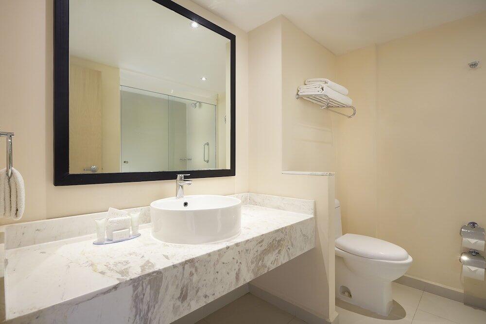 Hotel One Saltillo Aeropuerto, Saltillo - Central de Reservas