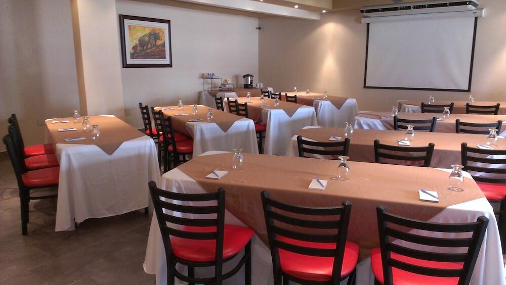 Hotel Combate Beach Resort, Cabo Rojo - Centraldereservas.com