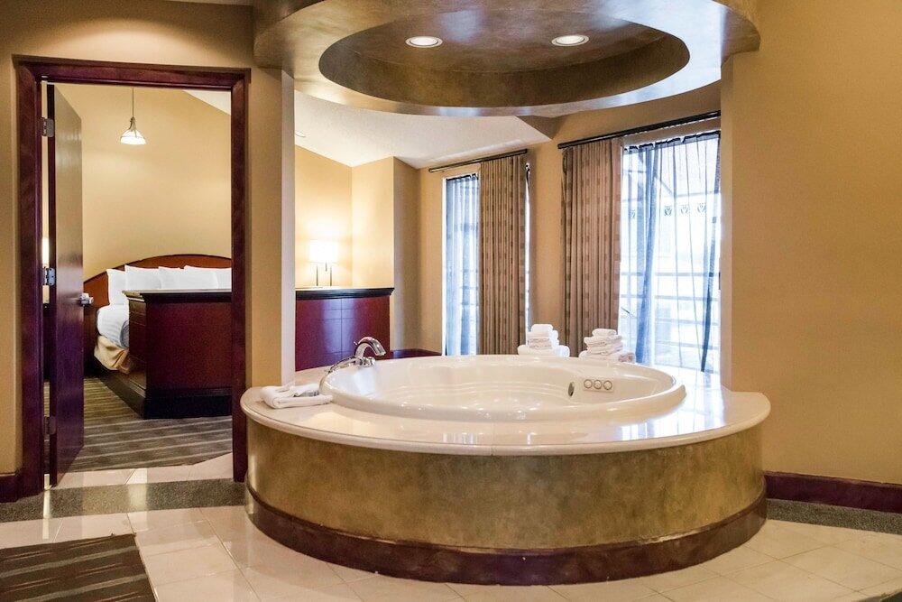 Pier 5 Hotel Baltimore, Curio Collection by Hilton, Baltimore ...