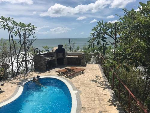 Hotel Magnific Rock - Surf Resort & Yoga Retreat Nicaragua, Popoyo ...