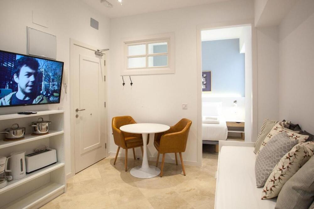 Aparthotel Gran Central Suites, Madrid. Desde 88.55€ - Central de Reservas