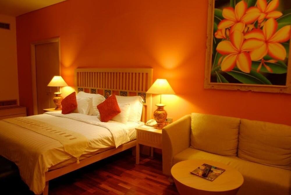 Complejo The Natsepa Resort and Conference Center, Ambon - Central de ...