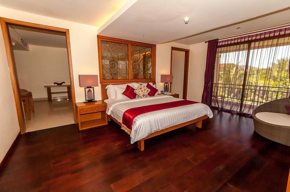 Complejo The Natsepa Resort and Conference Center, Ambon - Central de ...