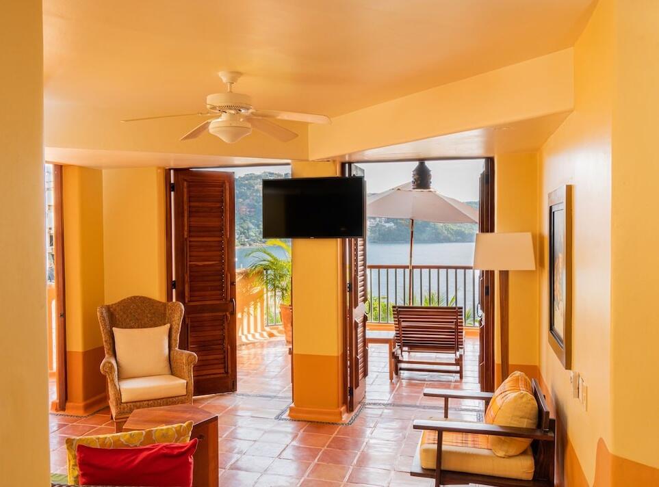 Complejo Embarc Zihuatanejo by Diamond Resorts, Zihuatanejo - Central ...