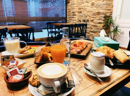 Hostales y pensiones A falúa, Pontedeume. Desde 73€ - Centraldereservas.com