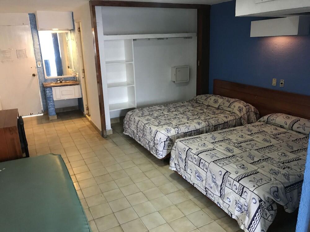 Hotel Delfines Acapulco by NG Hoteles, Acapulco. Desde 55.21€ - Central ...